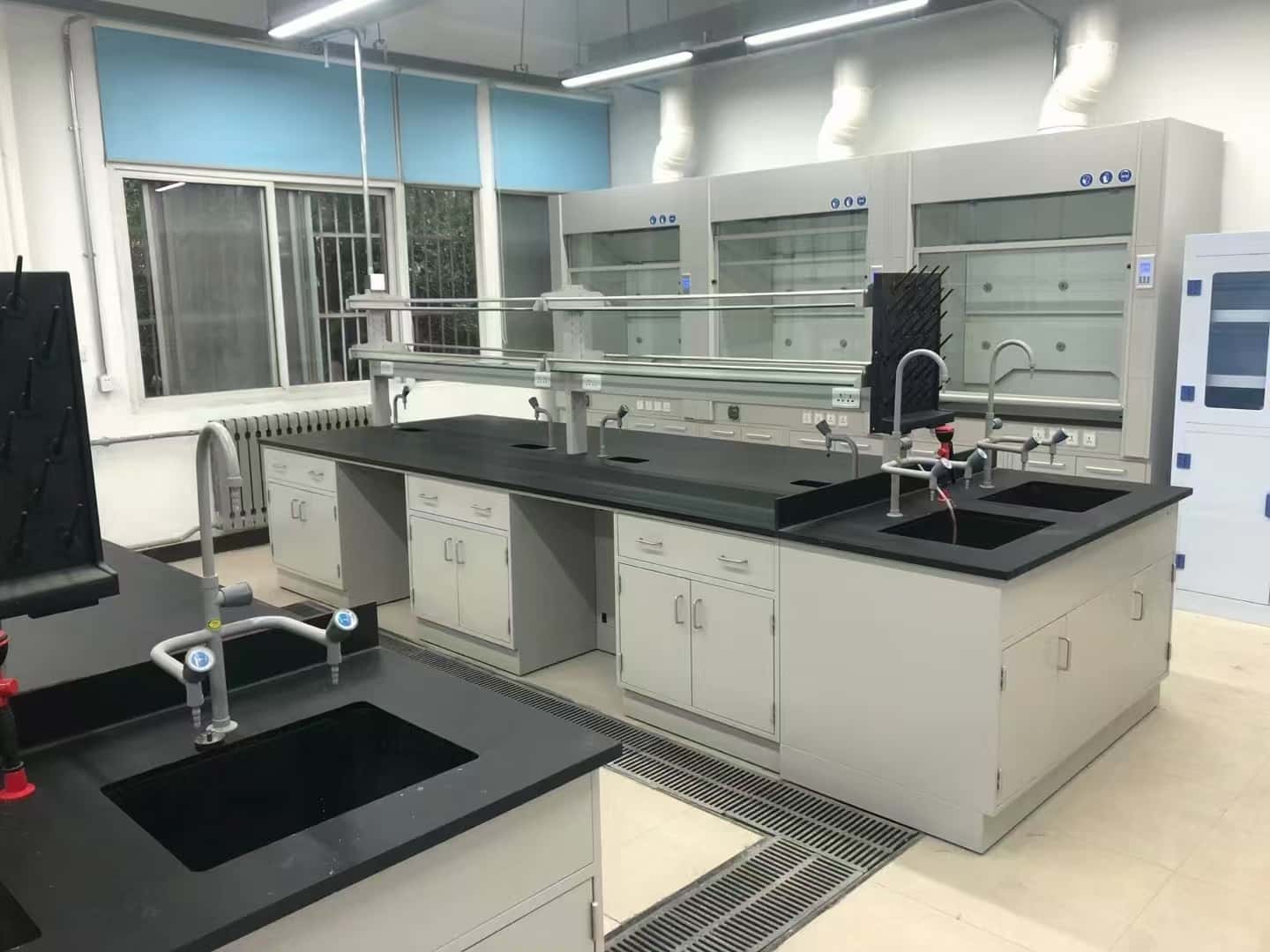 Lab Bench with Cabinets - Lab workbenches Manufacturer