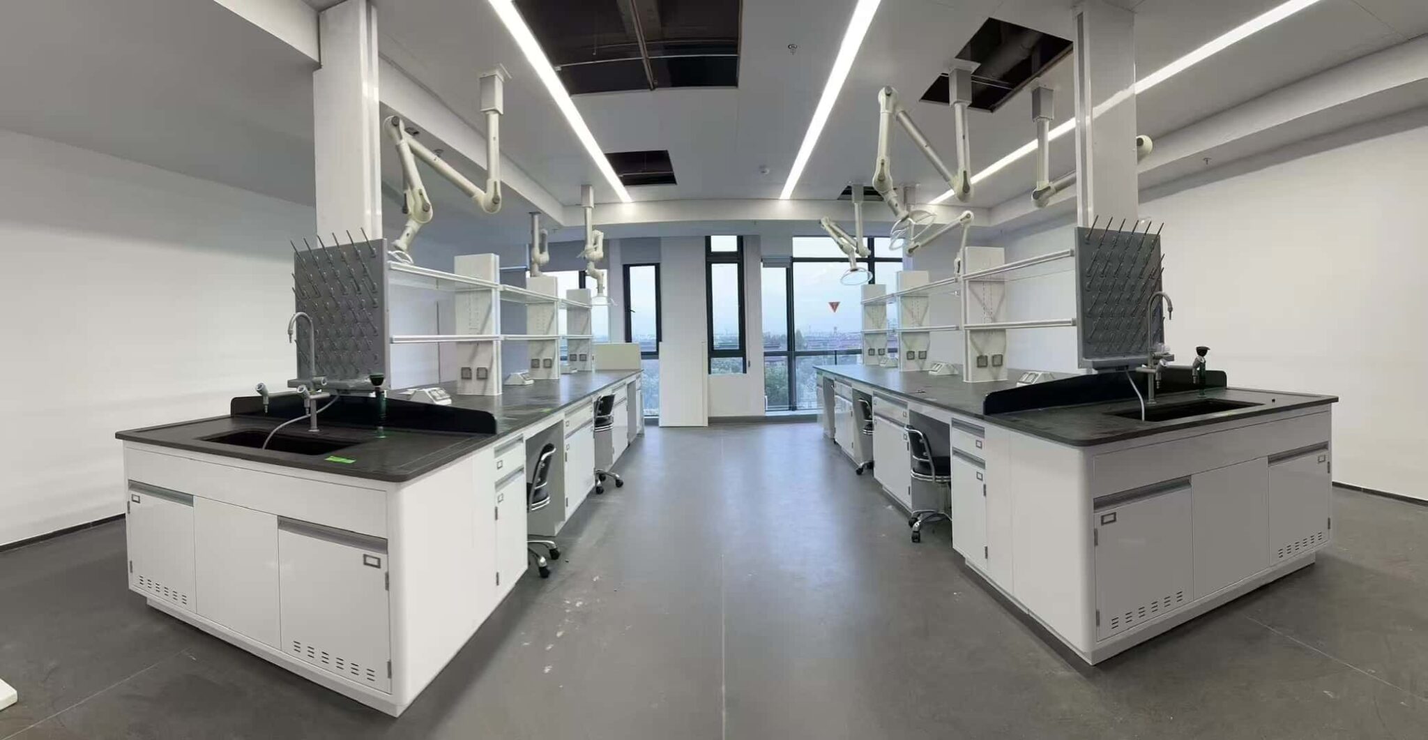 Lab Space Design Guide: Layout Standards & Safety