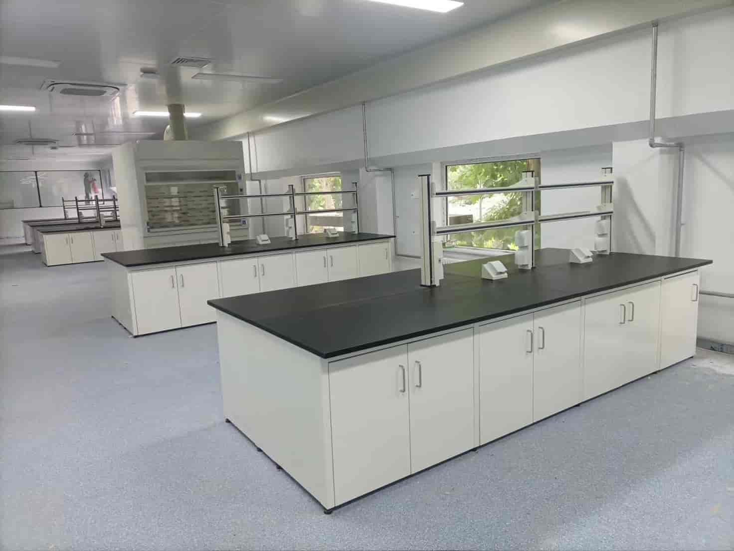 What is a Laboratory Workbench? - Lab workbenches Manufacturer