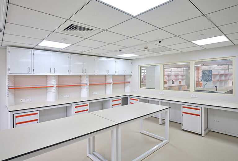 Essential Laboratory Work Benches Configuration Checklist